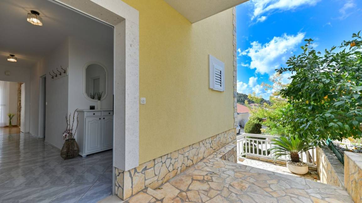 94 M² Ferienwohnung ∙ 3 Schlafzimmer ∙ 7 Gäste - Okrug Gornji
