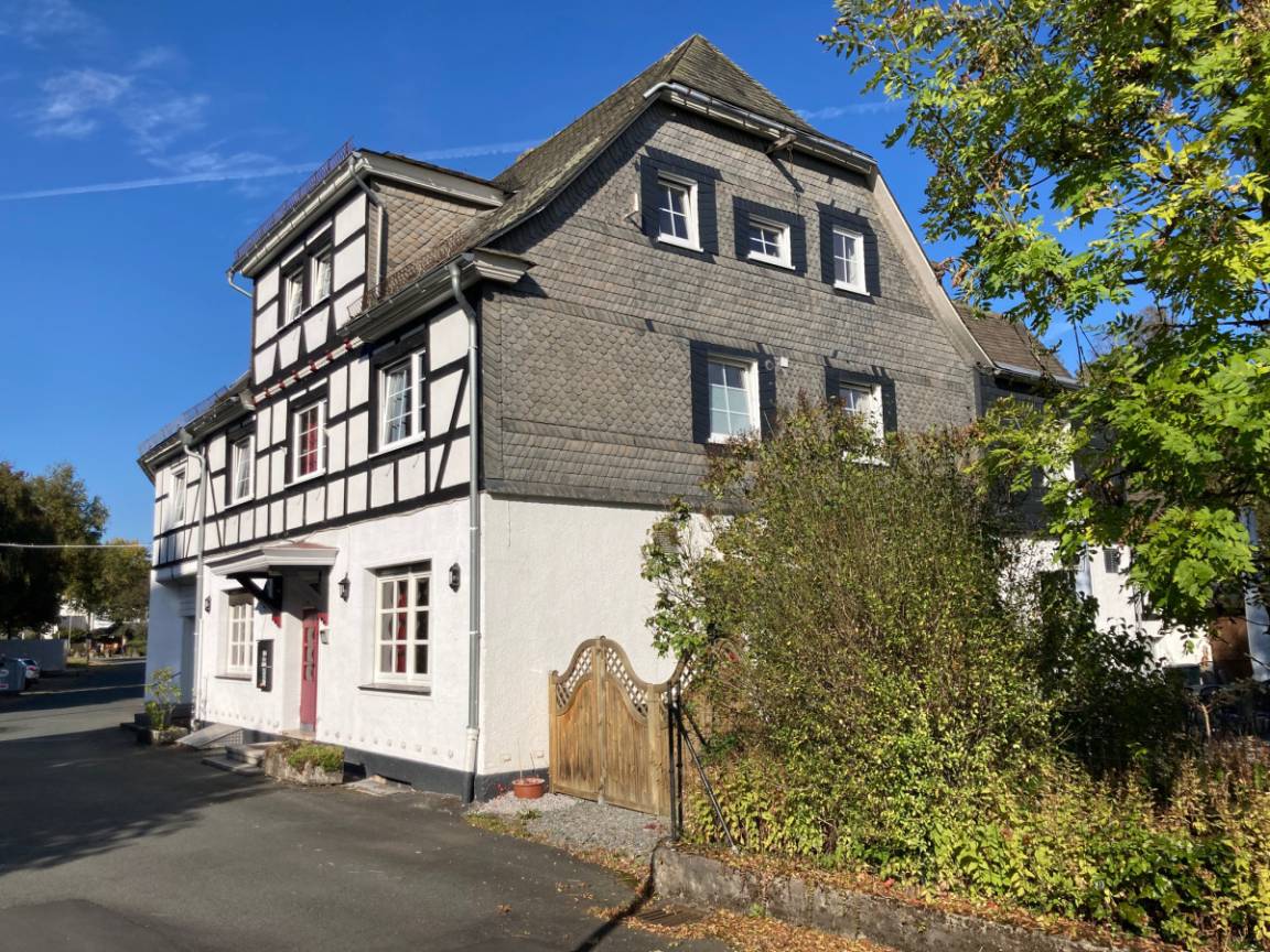 450 M² Ferienhaus ∙ 10 Schlafzimmer ∙ 30 Gäste - Brilon