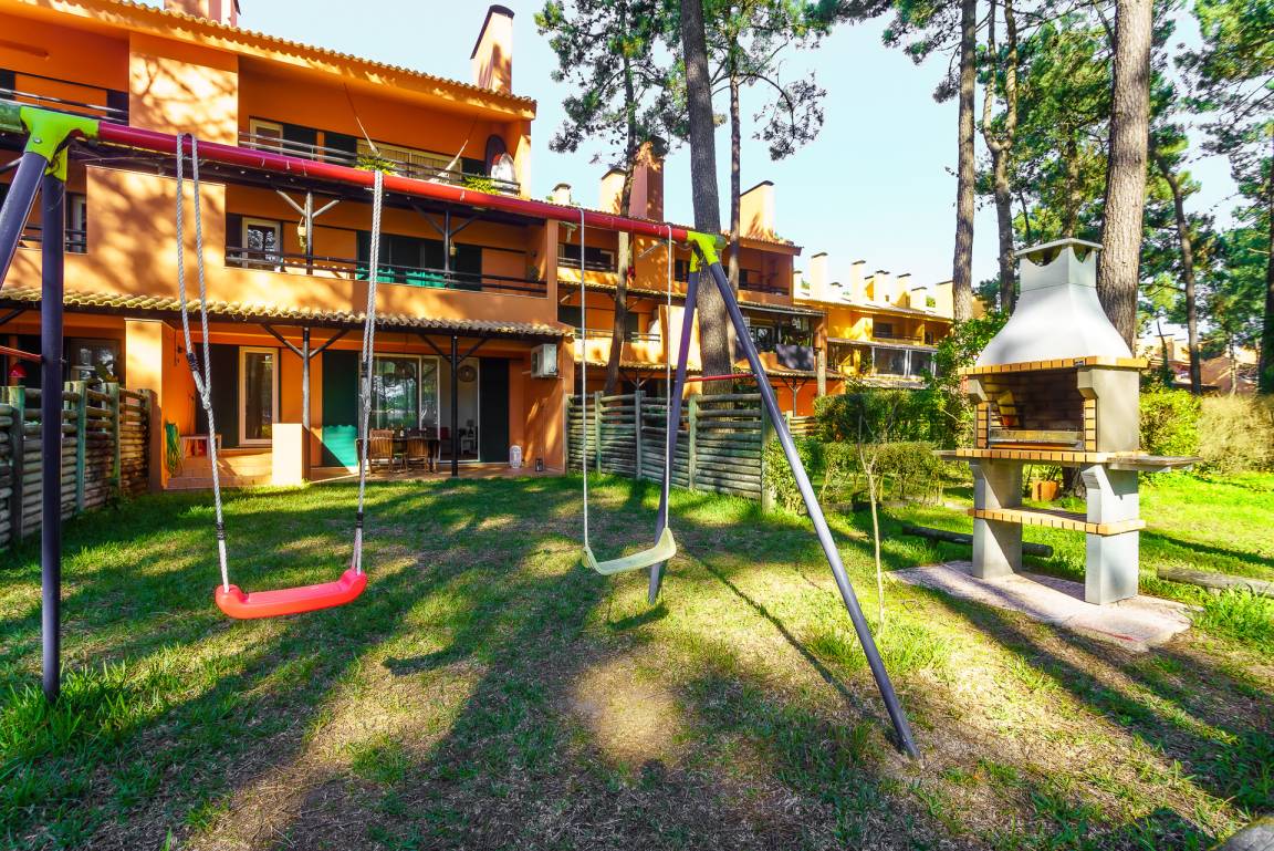 100 M² Apartamento ∙ 2 Quartos ∙ 4 Hóspedes - Fernão Ferro