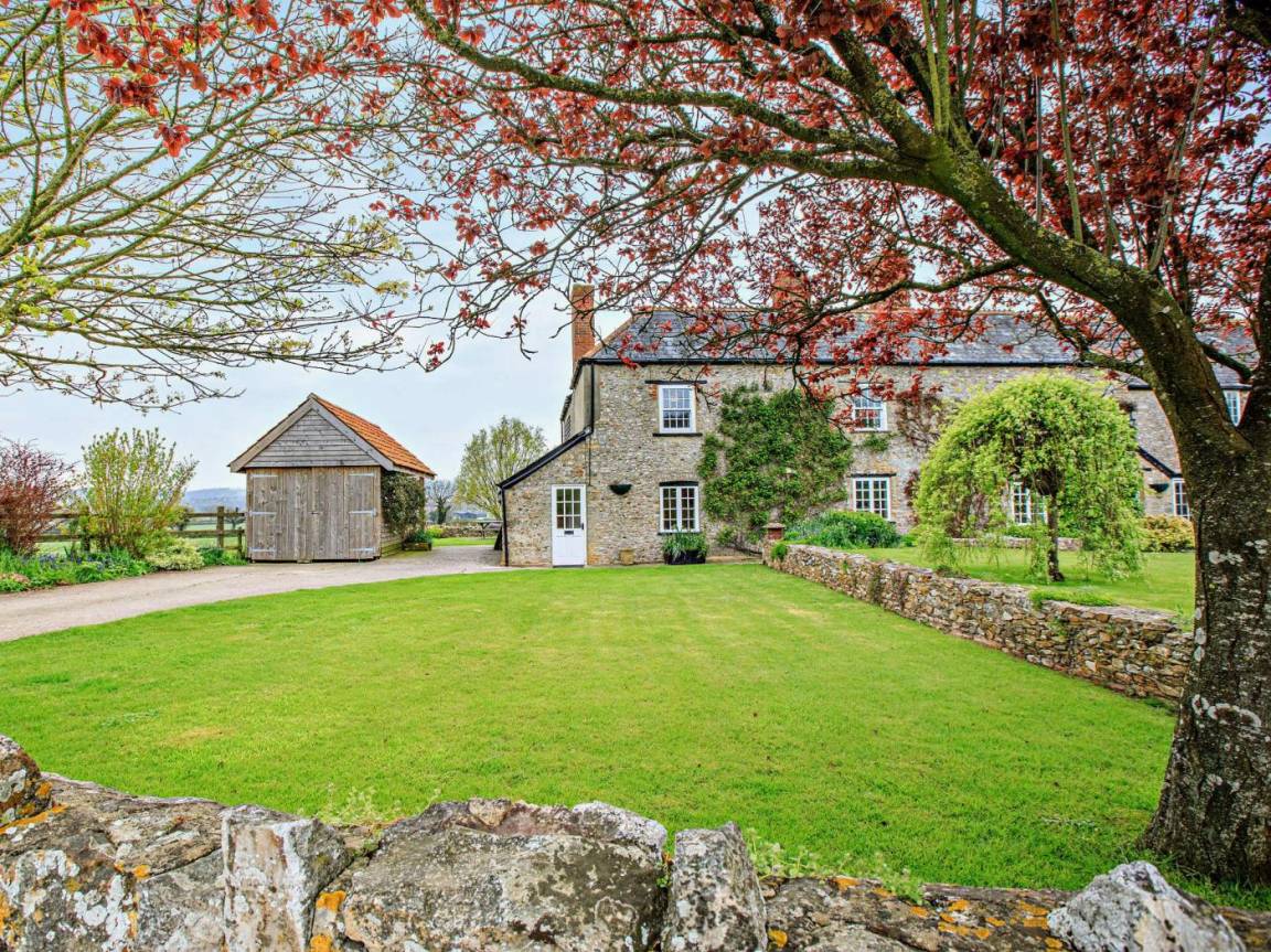 Cottage ∙ 3 Bedrooms ∙ 6 Guests - Axminster