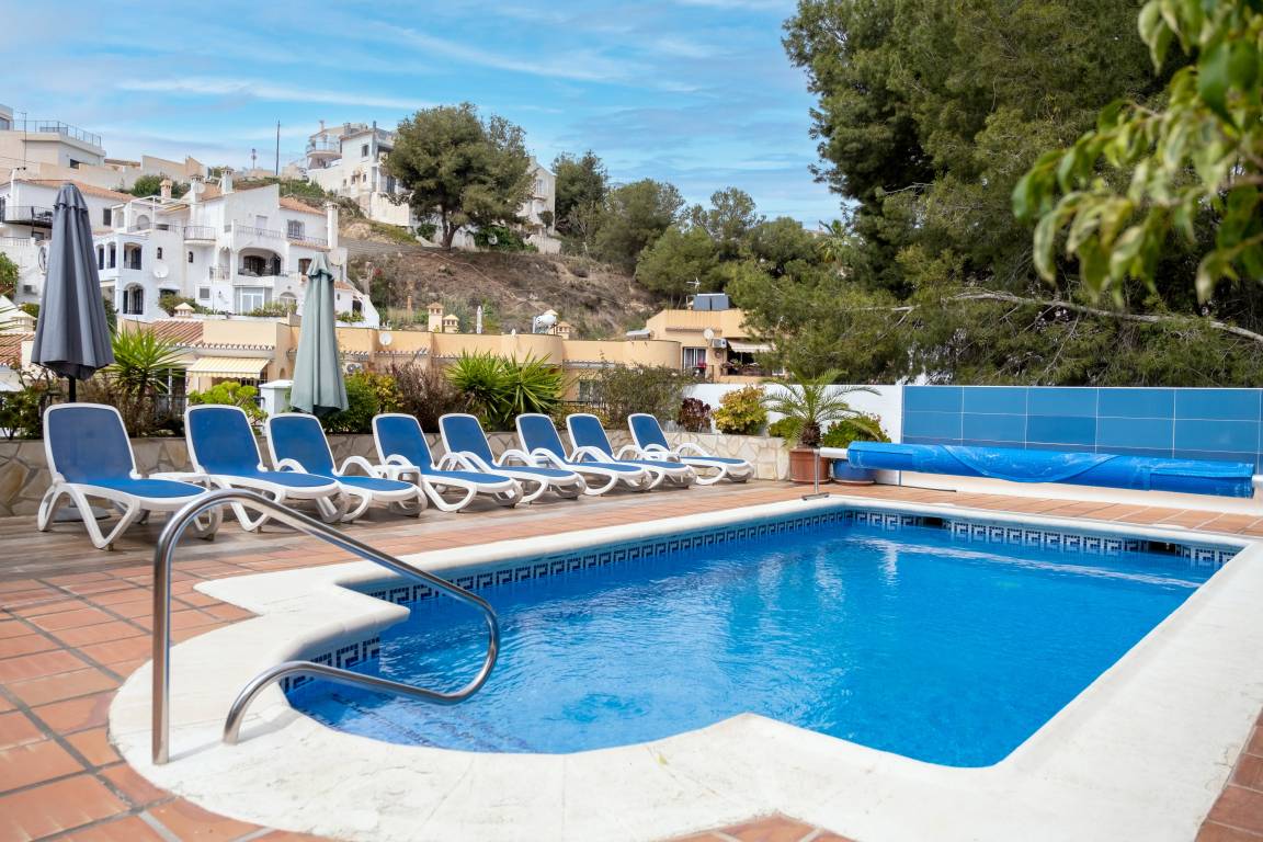 180 M² Villa ∙ 3 Chambres ∙ 6 Personnes - Nerja