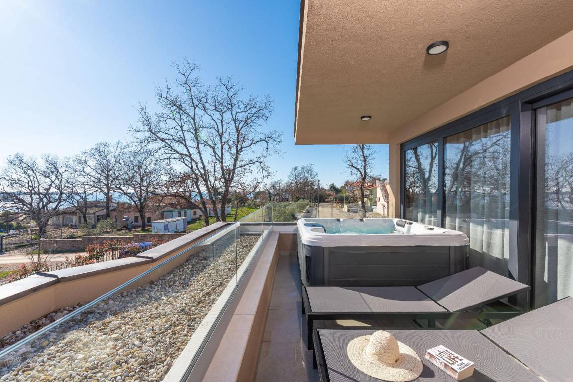 100 M² Ferienwohnung ∙ 3 Schlafzimmer ∙ 5 Gäste - Novigrad
