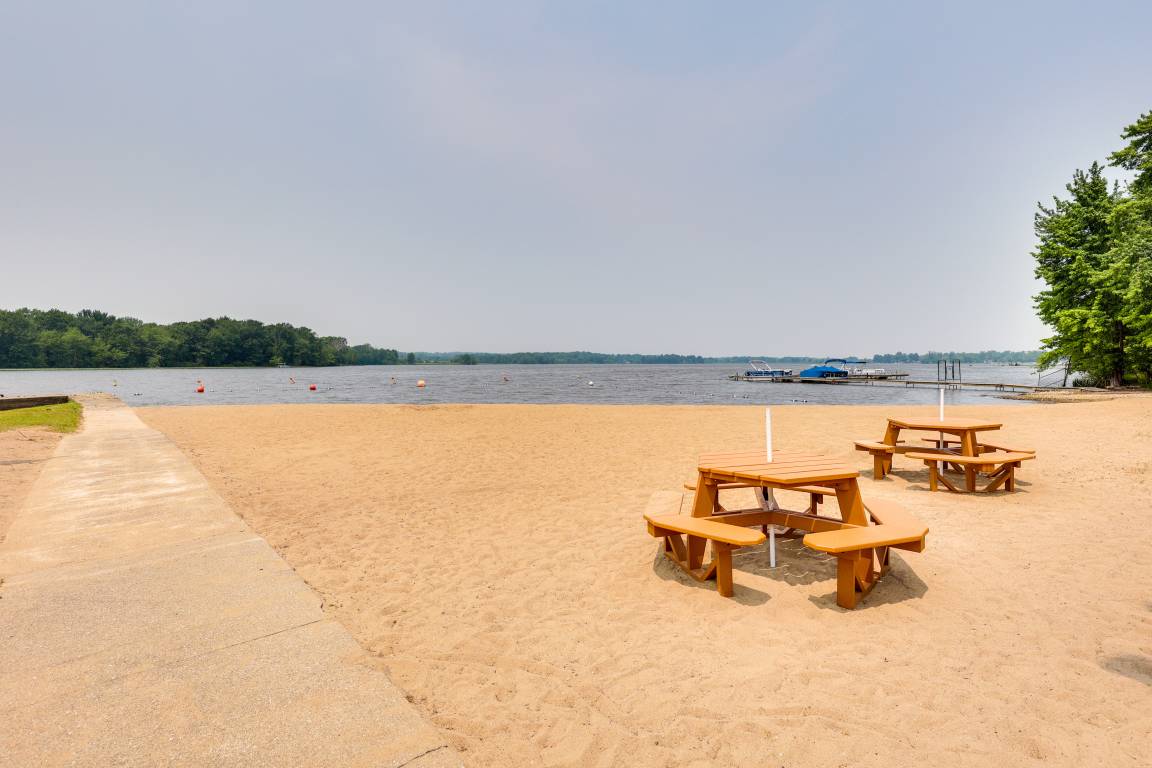 78 M² Cottage ∙ 2 Bedrooms ∙ 4 Guests - Burbank, OH
