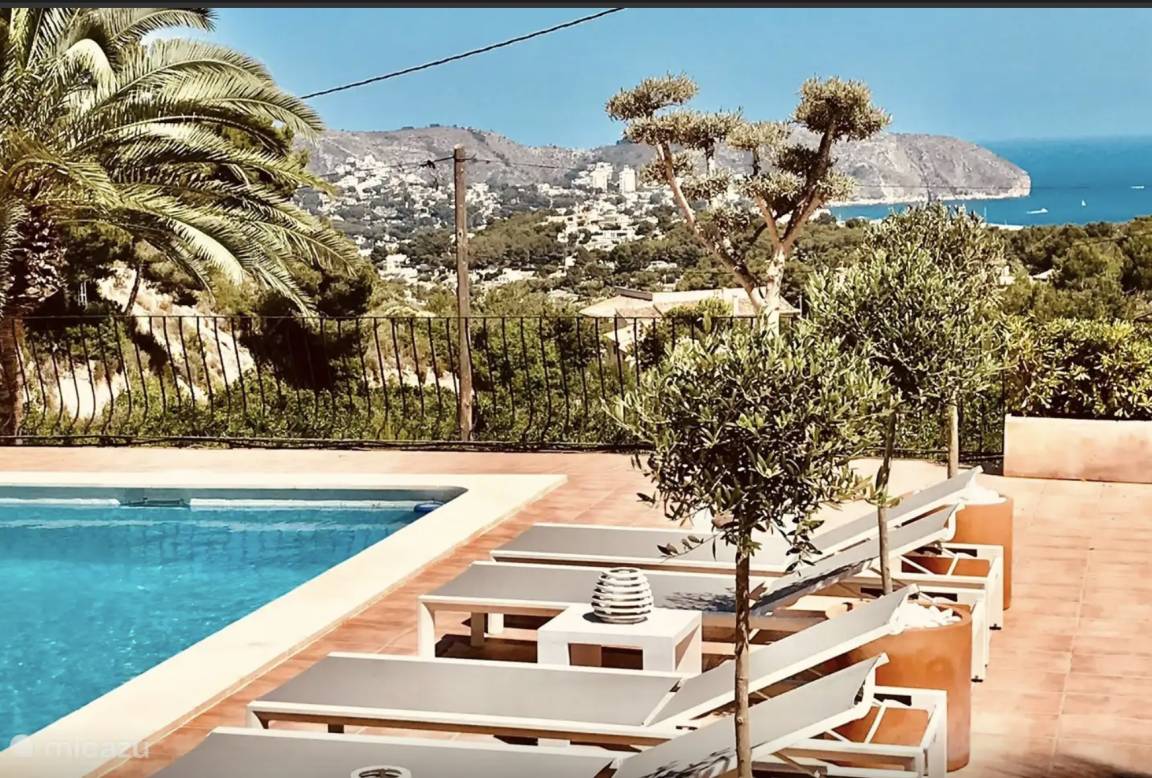 150 M² Villa ∙ 4 Bedrooms ∙ 6 Guests - Moraira