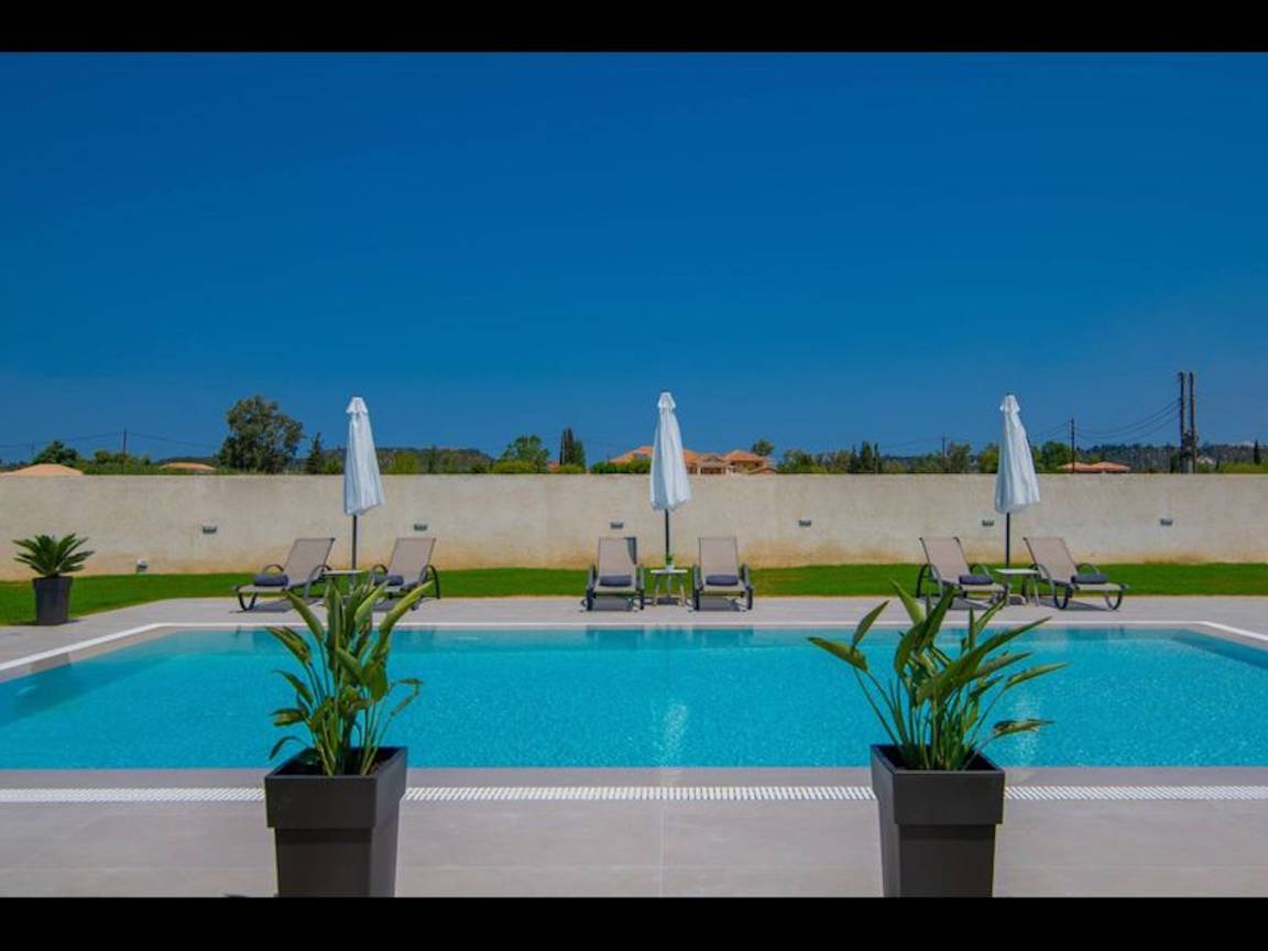 200 M² Villa ∙ 3 Bedrooms ∙ 8 Guests - Kalamaki