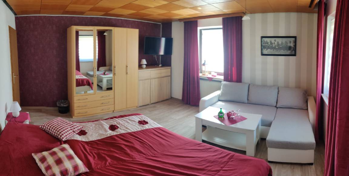 70 M² Ferienwohnung ∙ 3 Schlafzimmer ∙ 6 Gäste - Gerolzhofen