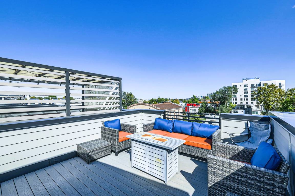 142 M² House ∙ 2 Bedrooms ∙ 4 Guests - Athmar Park - Denver