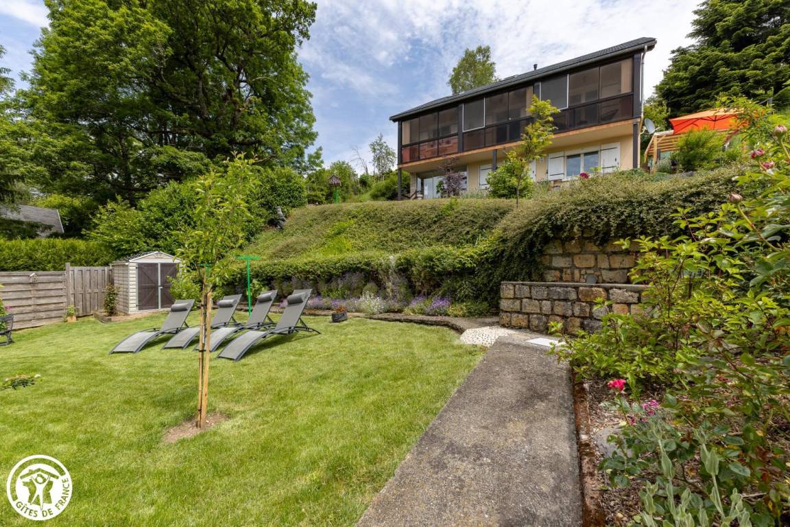 94 M² Gîte ∙ 3 Chambres ∙ 6 Personnes - Chastreix