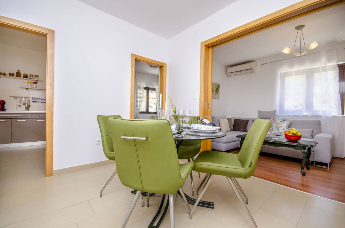 100 M² Ferienhaus ∙ 3 Schlafzimmer ∙ 8 Gäste - Okrug Gornji