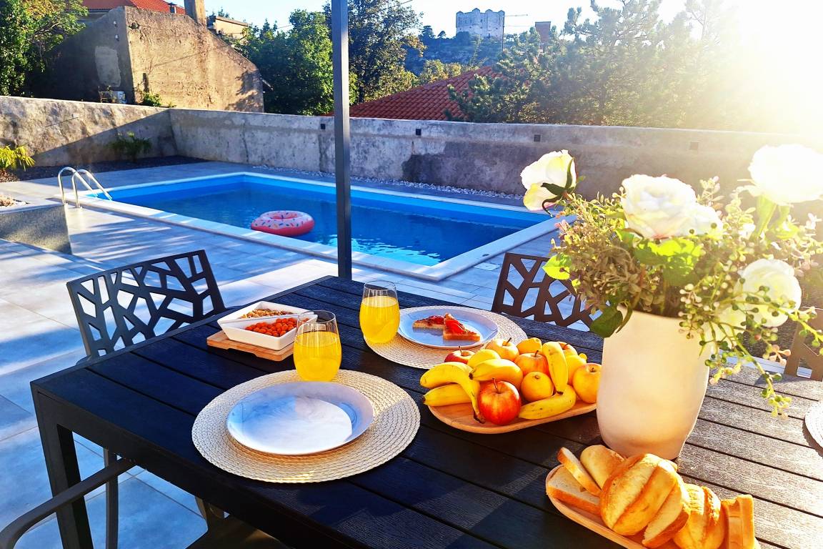 80 M² House ∙ 2 Bedrooms ∙ 5 Guests - Senj