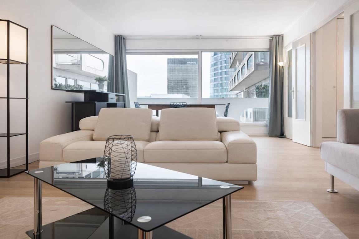 80 M² Appartement ∙ 2 Chambres ∙ 4 Personnes - Courbevoie