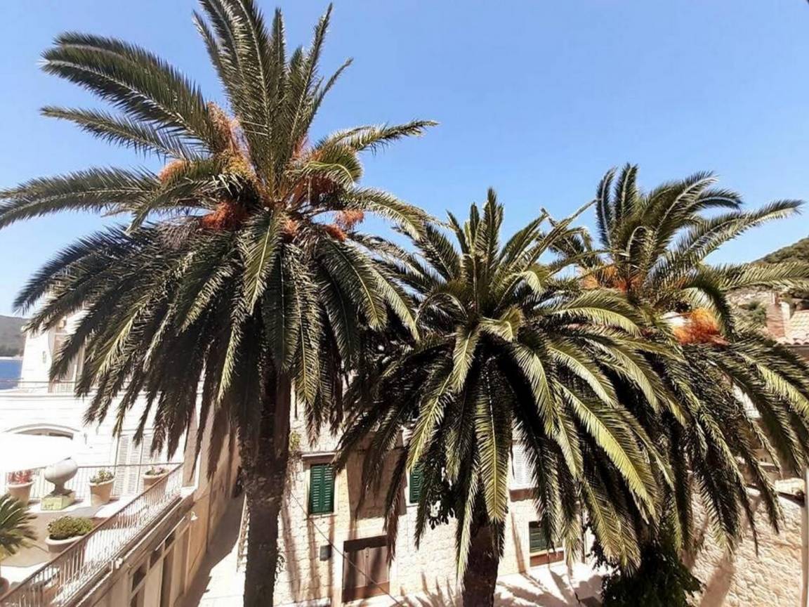 75 M² House ∙ 2 Bedrooms ∙ 6 Guests - Vis