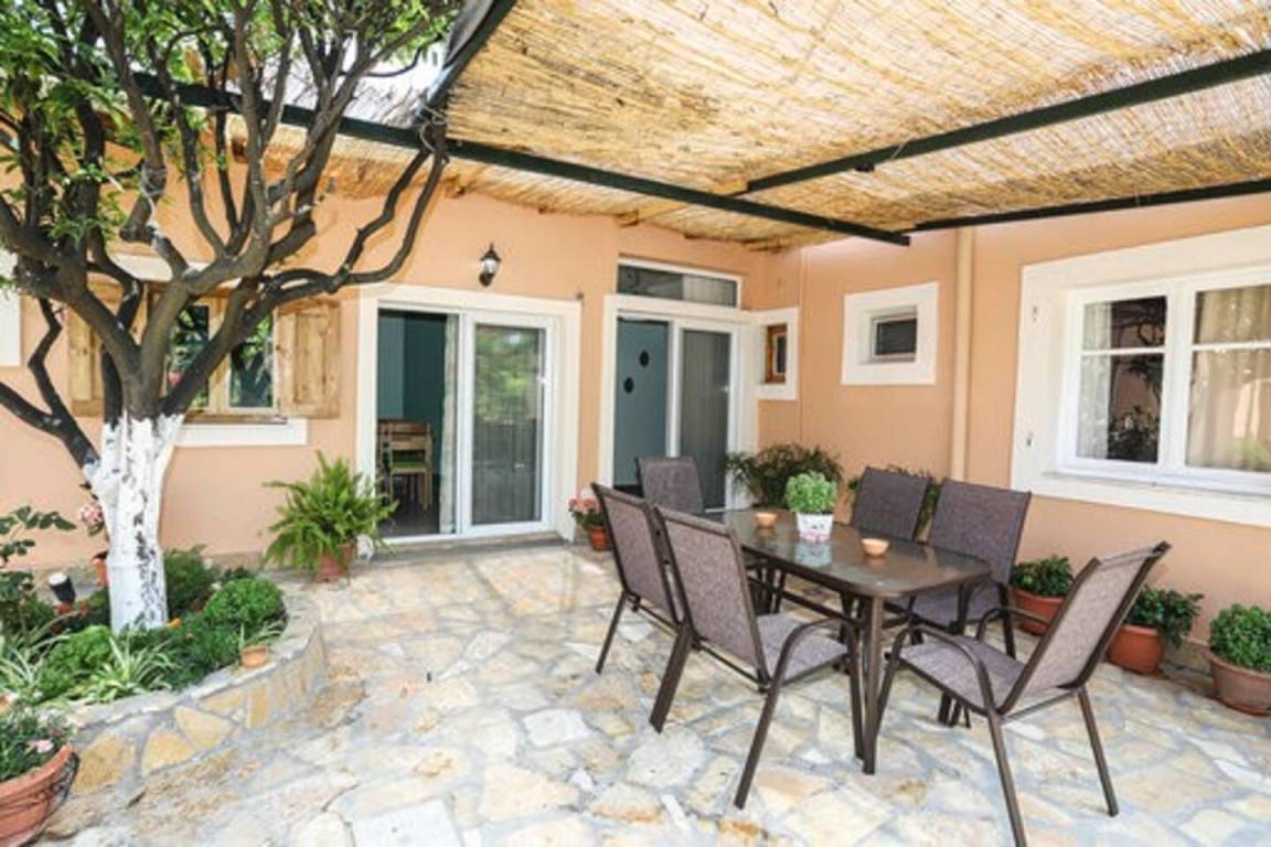 125 M² House ∙ 4 Bedrooms ∙ 10 Guests - Corfu