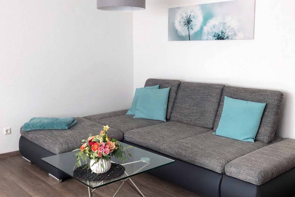 80 M² Ferienwohnung ∙ 1 Schlafzimmer ∙ 3 Gäste - Bad Neustadt an der Saale