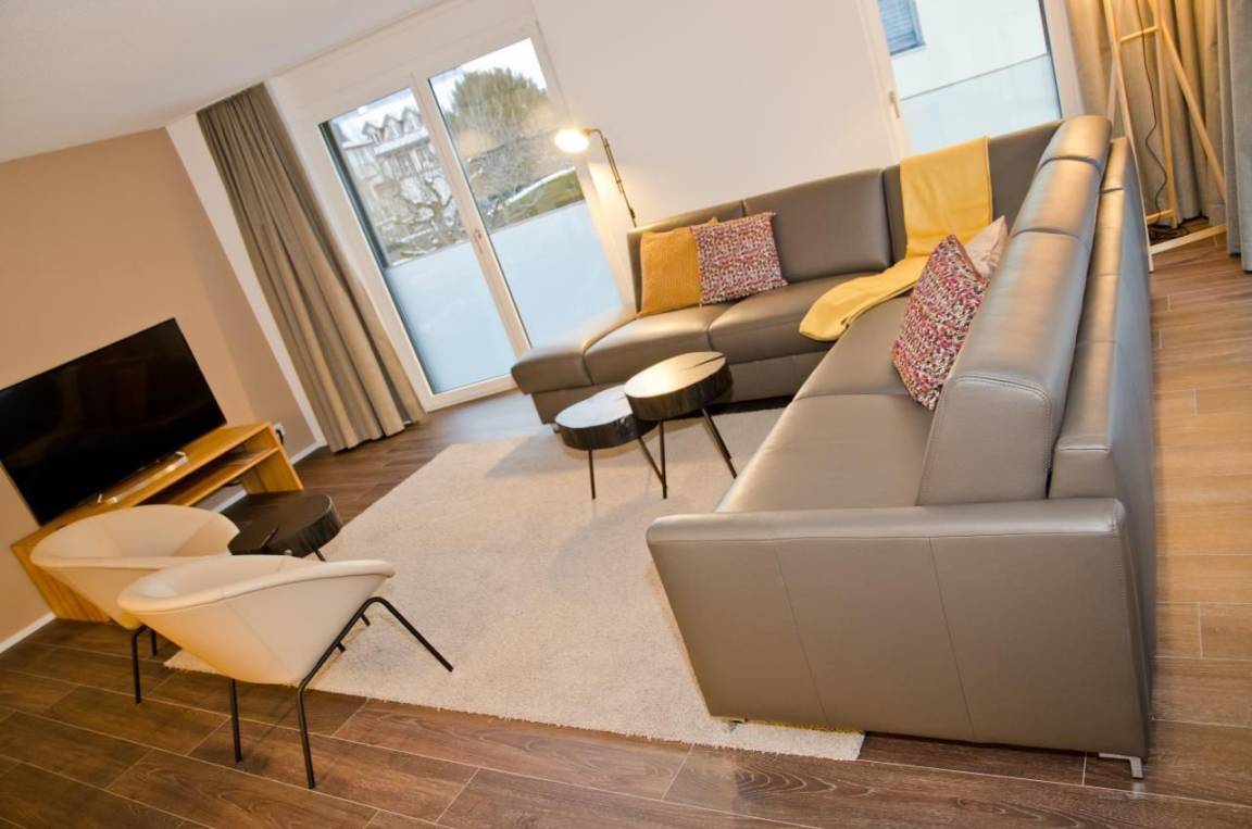 123 M² Appartement ∙ 2 Slaapkamers ∙ 5 Gasten - Beatenberg