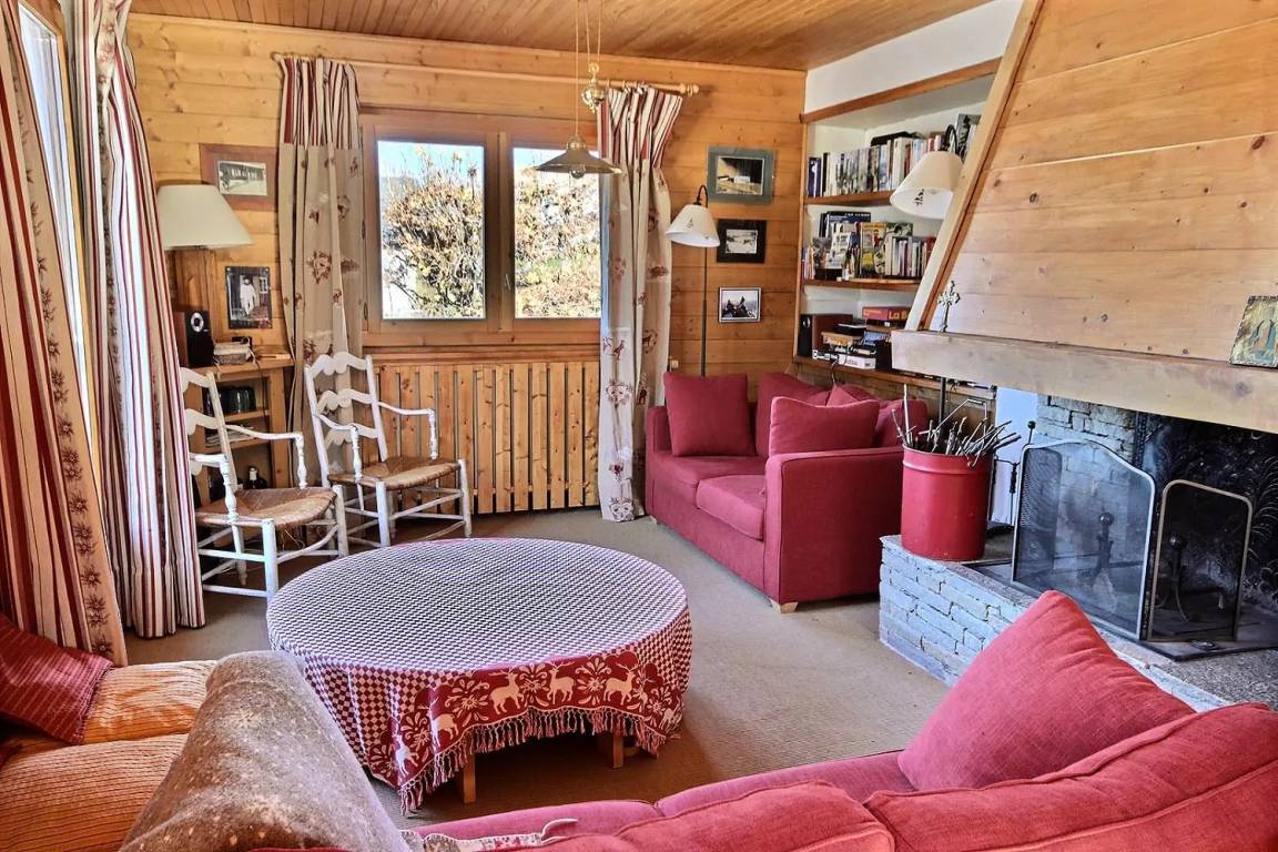 107 M² Chalet ∙ 4 Bedrooms ∙ 10 Guests - Arc 1800