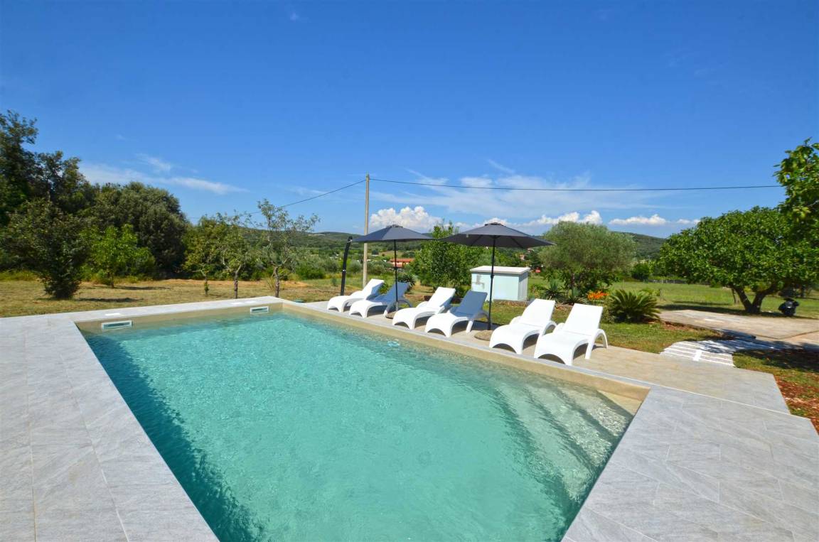 80 M² Talo ∙ 2 Makuuhuonetta ∙ 6 Vierasta - Funtana