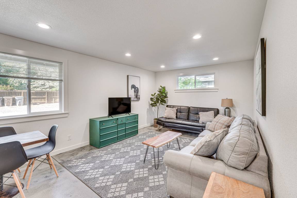 78 M² House ∙ 1 Bedroom ∙ 2 Guests - Grants Pass, OR