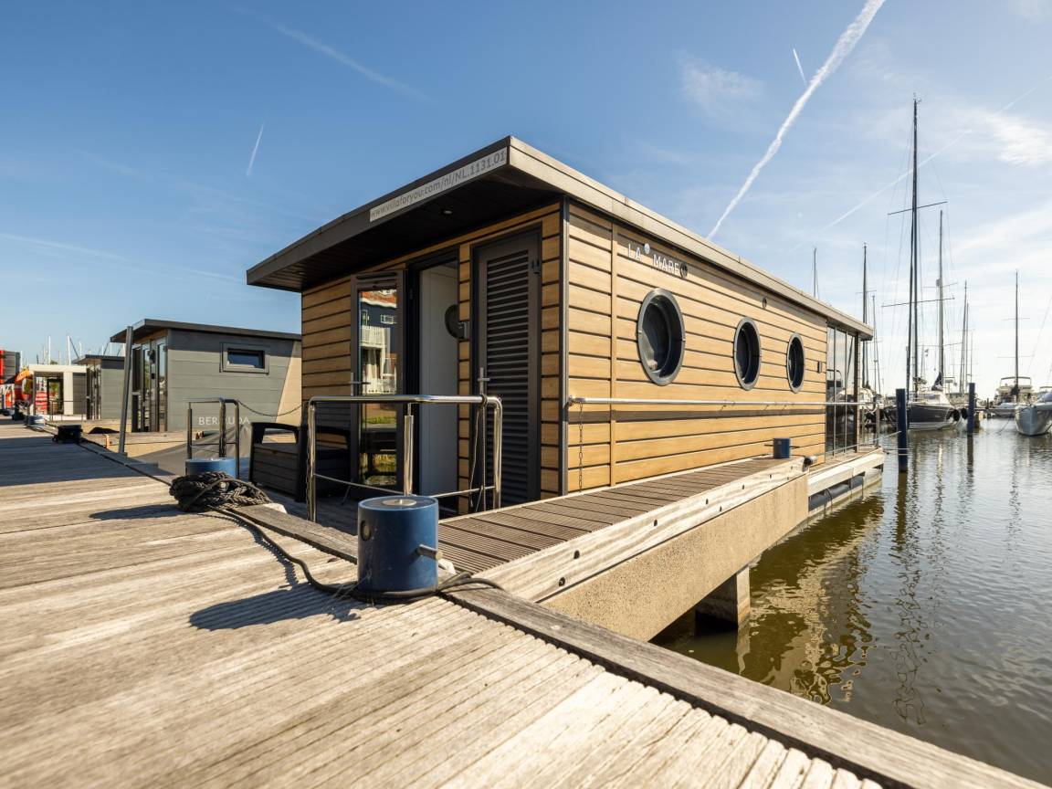 30 M² Houseboat ∙ 2 Bedrooms ∙ 5 Guests - Volendam