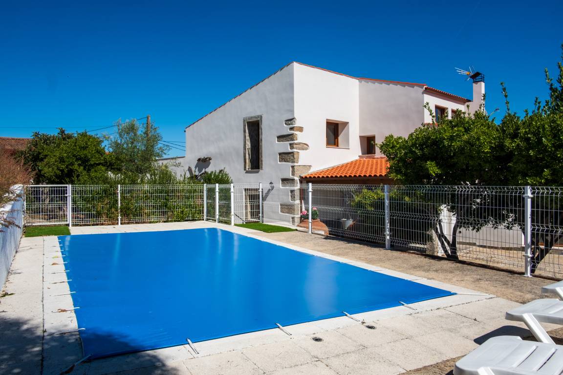 250 M² House ∙ 6 Bedrooms ∙ 12 Guests - Almeida, Portugal