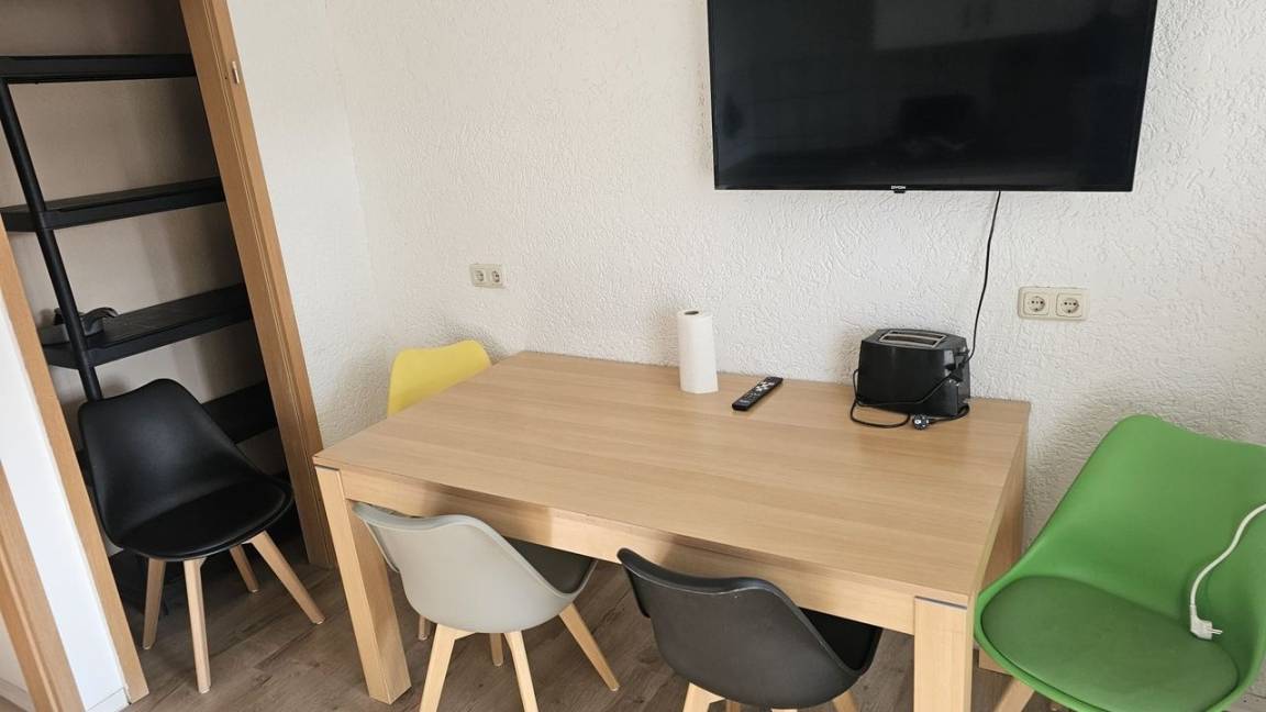 80 M² Ferienwohnung ∙ 3 Schlafzimmer ∙ 3 Gäste - Merseburg