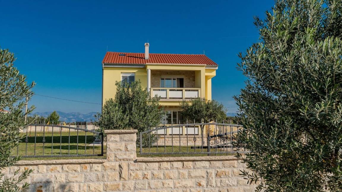 200 M² Ferienhaus ∙ 4 Schlafzimmer ∙ 10 Gäste - Nin