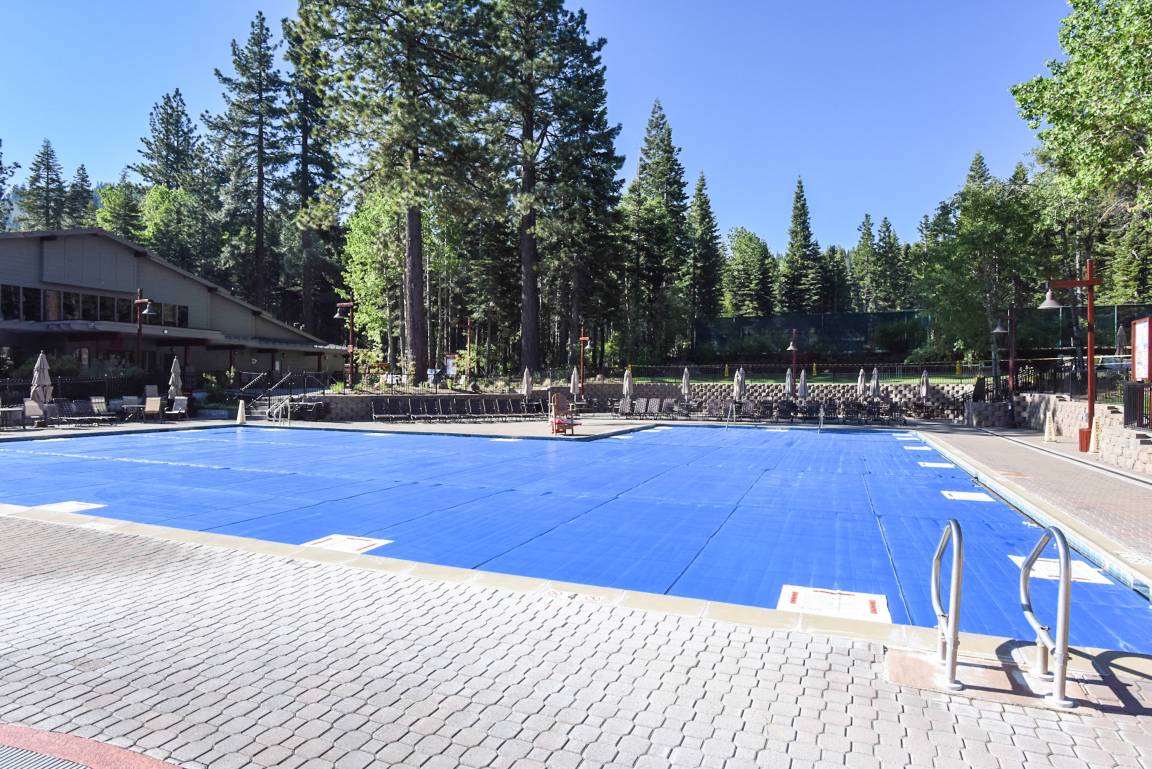 Hotel ∙ 2 Bedrooms ∙ 4 Guests - Olympic Valley, CA