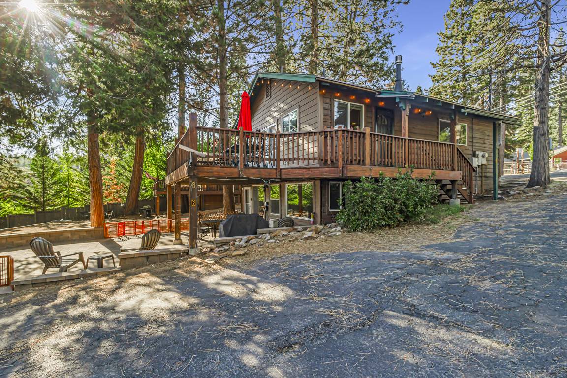 135 M² Cabin ∙ 4 Bedrooms ∙ 11 Guests - Lake Almanor, CA
