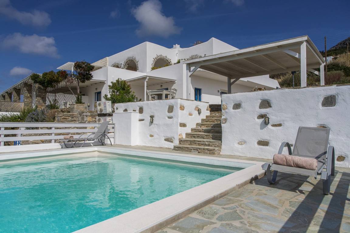 Villa ∙ 4 Bedrooms ∙ 6 Guests - Paros