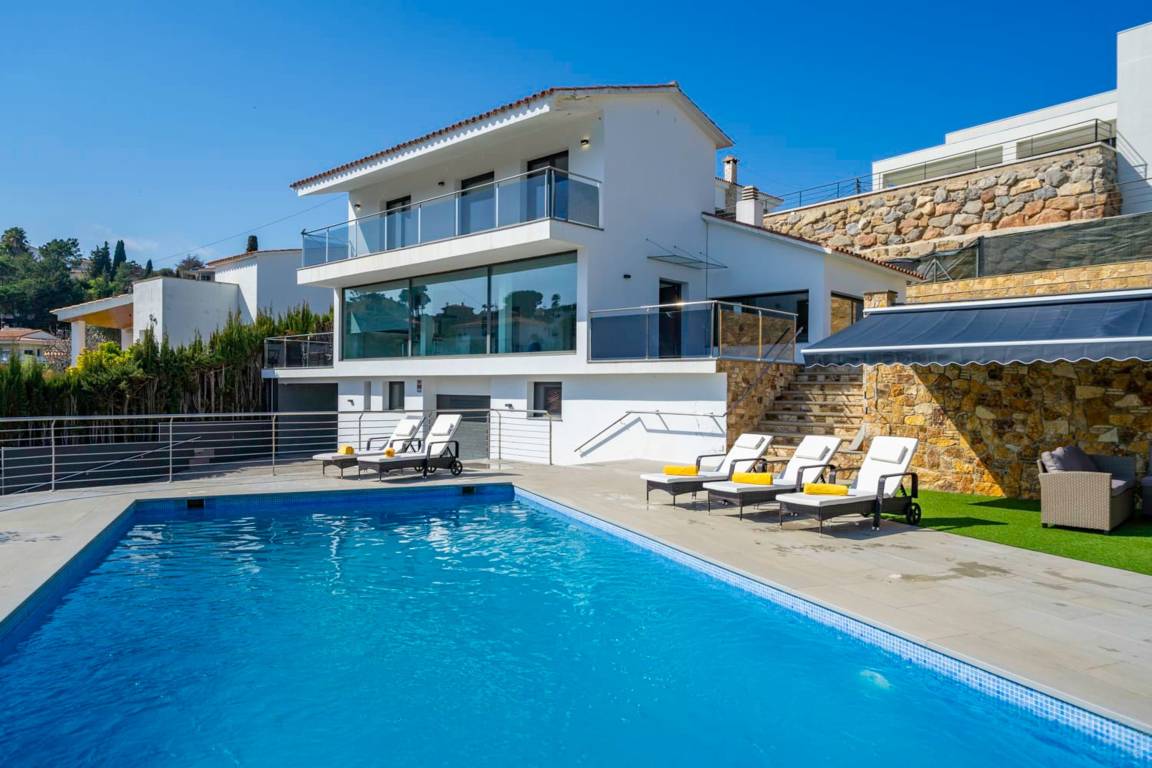 Villa ∙ 4 Schlafzimmer ∙ 10 Gäste - Lloret de Mar