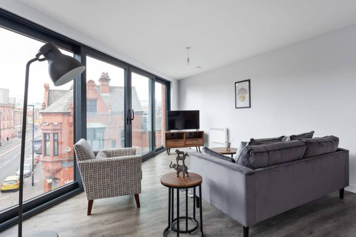 70 M² Apartment ∙ 2 Bedrooms ∙ 4 Guests - Midlands Arts Centre
