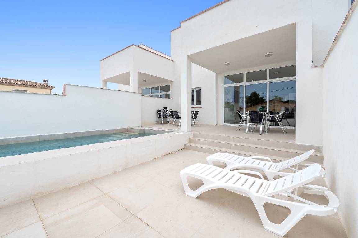 150 M² House ∙ 5 Bedrooms ∙ 14 Guests - Catalonia