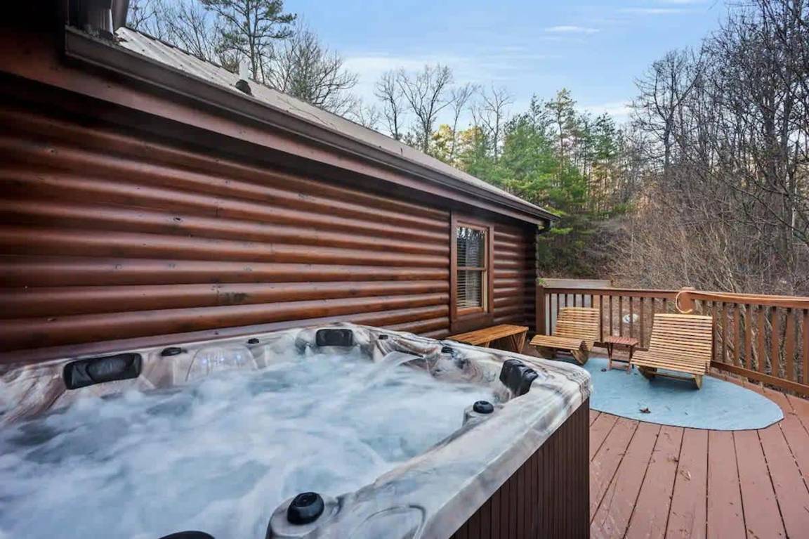 Apartment ∙ 6 Bedrooms ∙ 14 Guests - Townsend, TN
