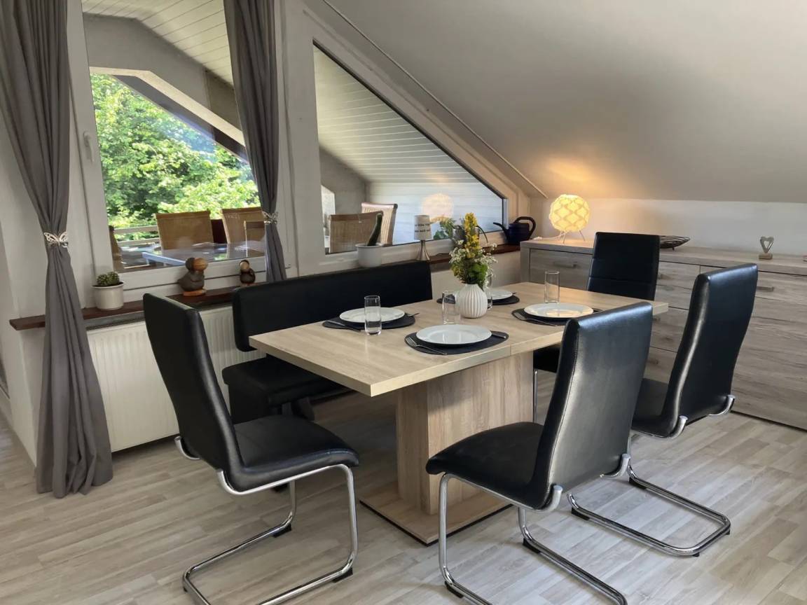 110 M² Ferienwohnung ∙ 3 Schlafzimmer ∙ 7 Gäste - Finnentrop
