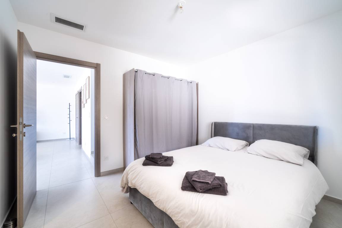 120 M² Maison De Vacances ∙ 5 Chambres ∙ 12 Personnes - Beaucaire