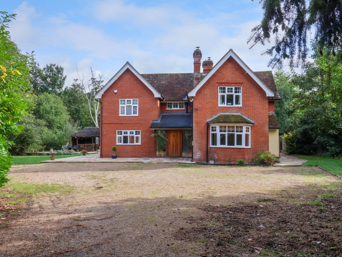 Cottage ∙ 4 Bedrooms ∙ 8 Guests - Essex
