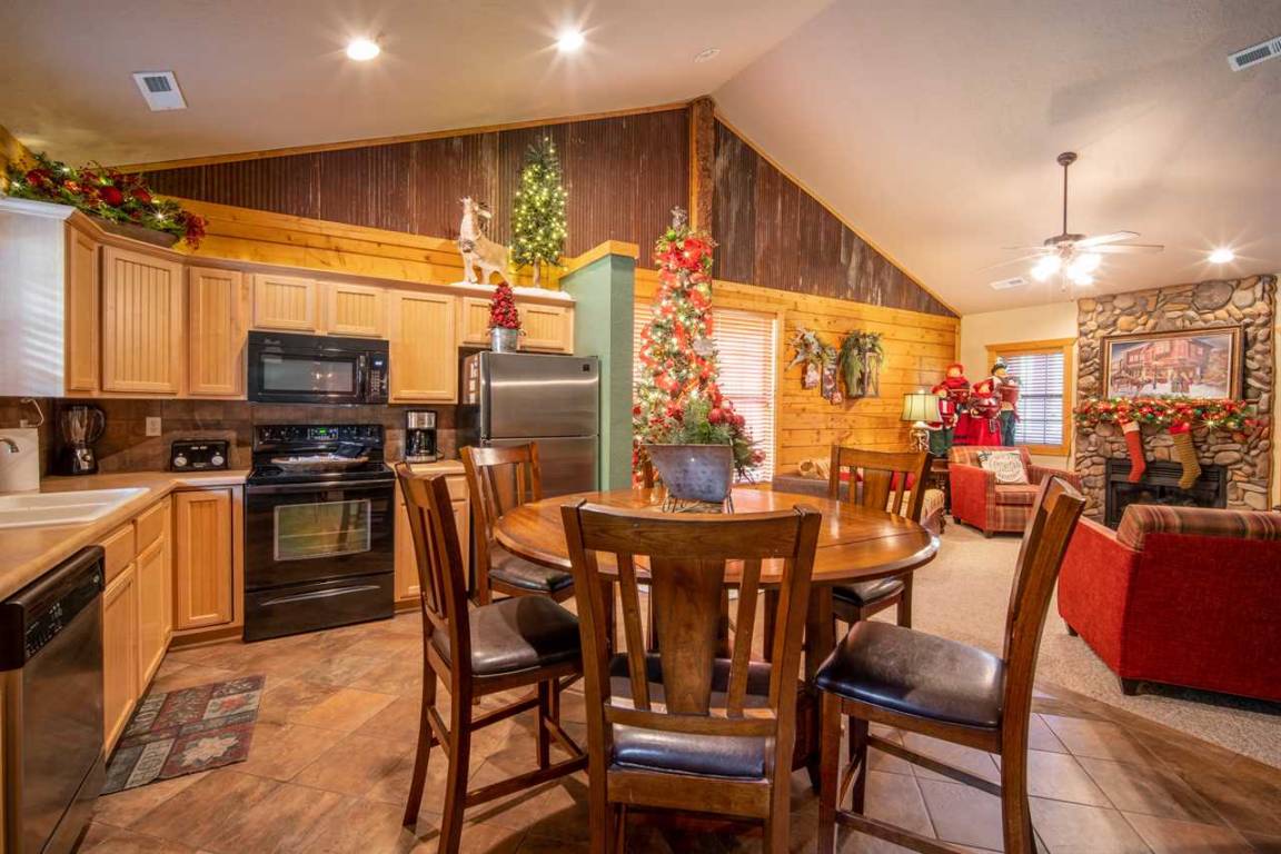 112 M² Cabin ∙ 2 Bedrooms ∙ 6 Guests - Branson, MO