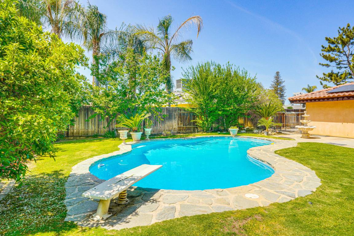 139 M² House ∙ 3 Bedrooms ∙ 7 Guests - Bakersfield, CA