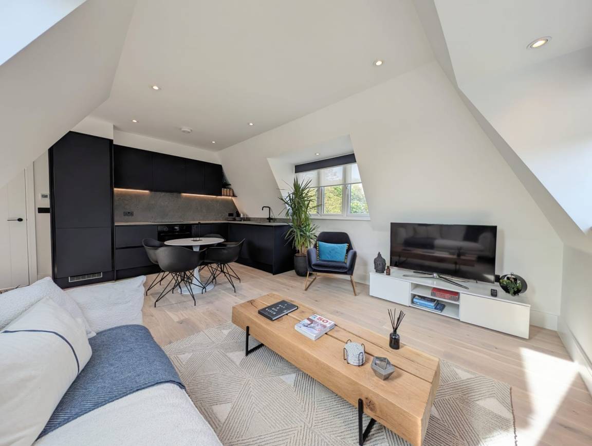 72 M² Apartment ∙ 2 Bedrooms ∙ 4 Guests - Cockfosters
