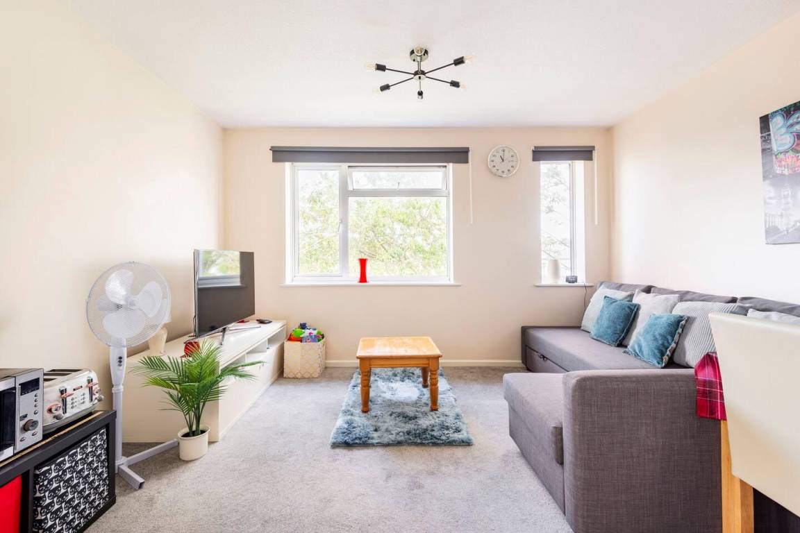 75 M² House ∙ 2 Bedrooms ∙ 8 Guests - Buckinghamshire