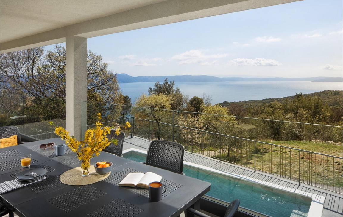 133 M² House ∙ 2 Bedrooms ∙ 6 Guests - Rabac