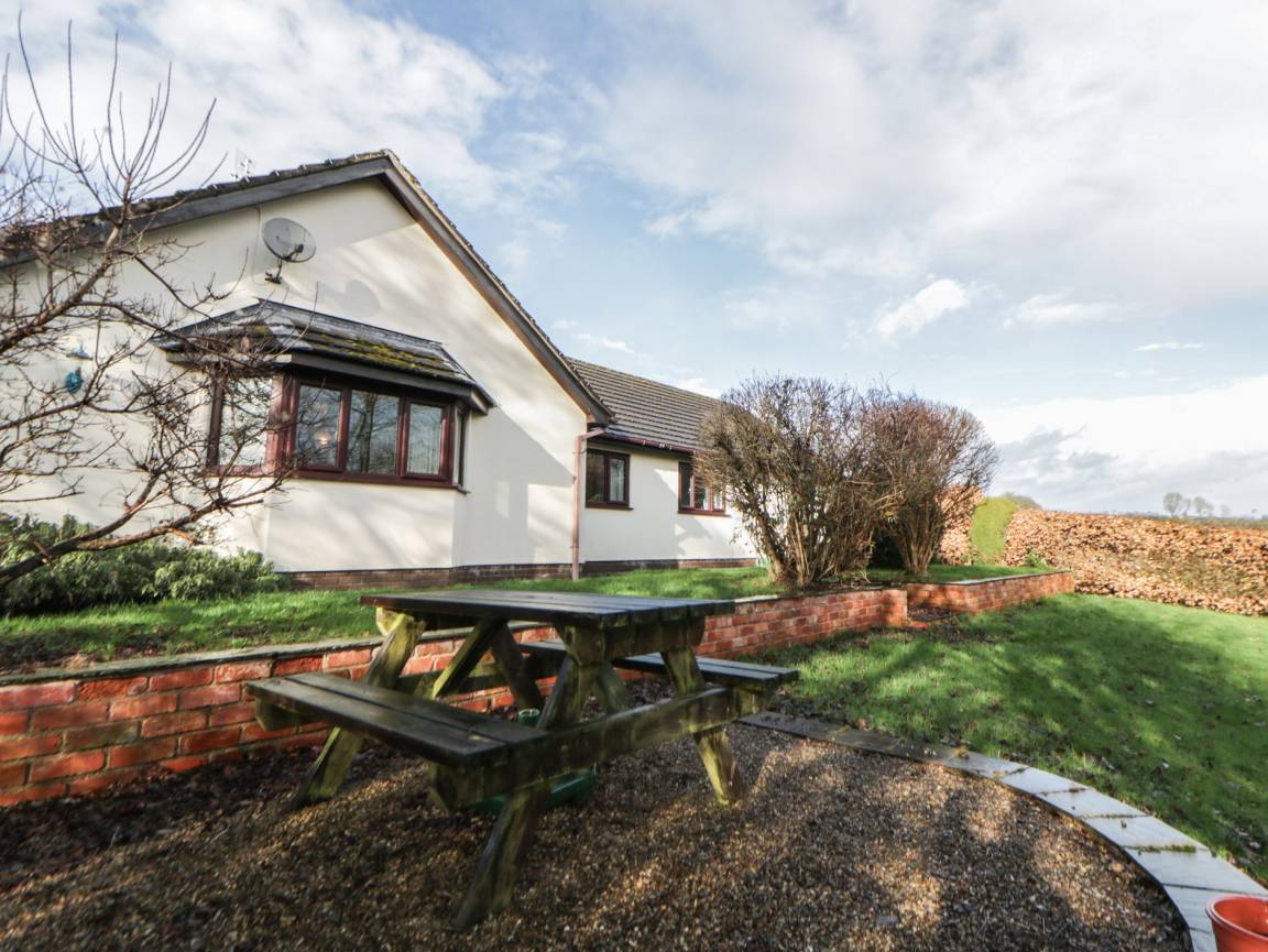 Cottage ∙ 2 Bedrooms ∙ 4 Guests - Hay-on-Wye