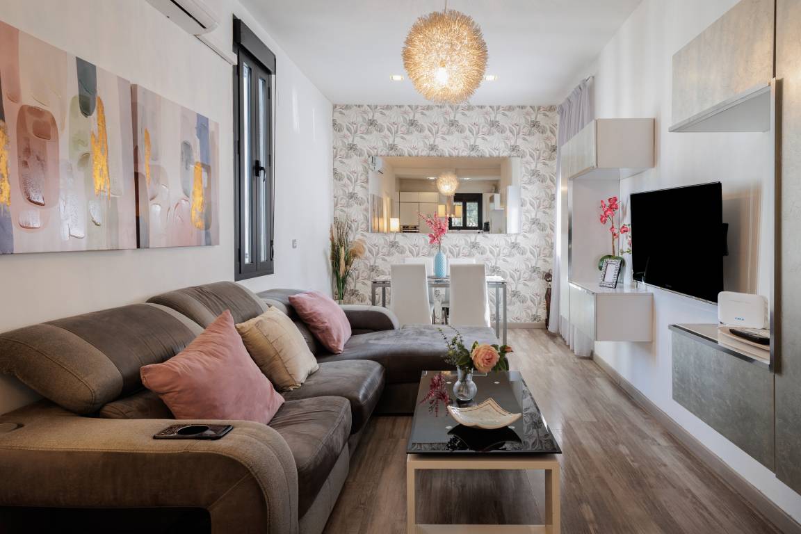 80 M² Apartamento ∙ 3 Habitaciones ∙ 6 Huéspedes - Sevilla