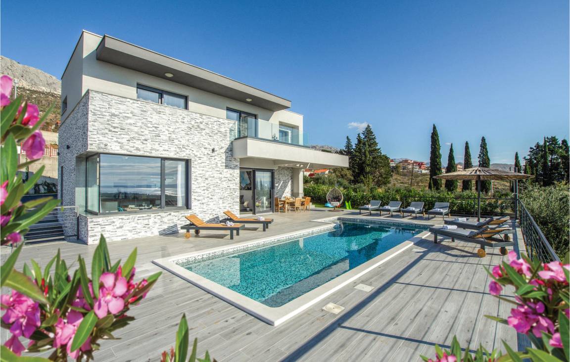 183 M² House ∙ 4 Bedrooms ∙ 8 Guests - Split