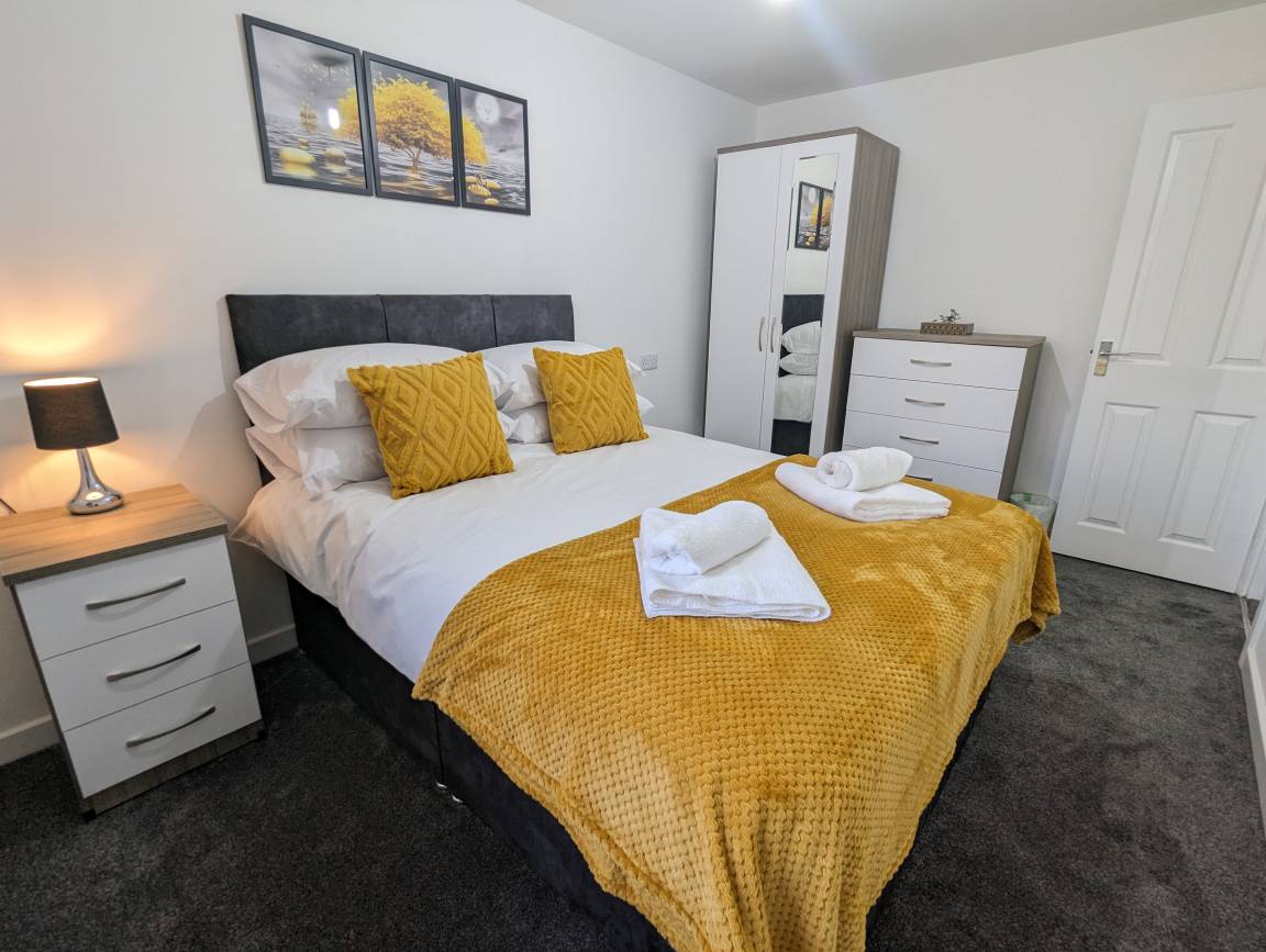110 M² House ∙ 4 Bedrooms ∙ 6 Guests - Burnley