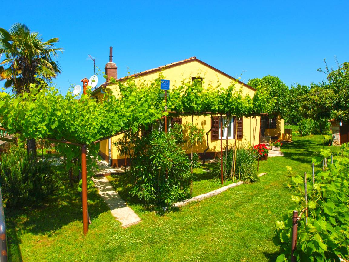 65 M² Ferienhaus ∙ 2 Schlafzimmer ∙ 5 Gäste - Fažana