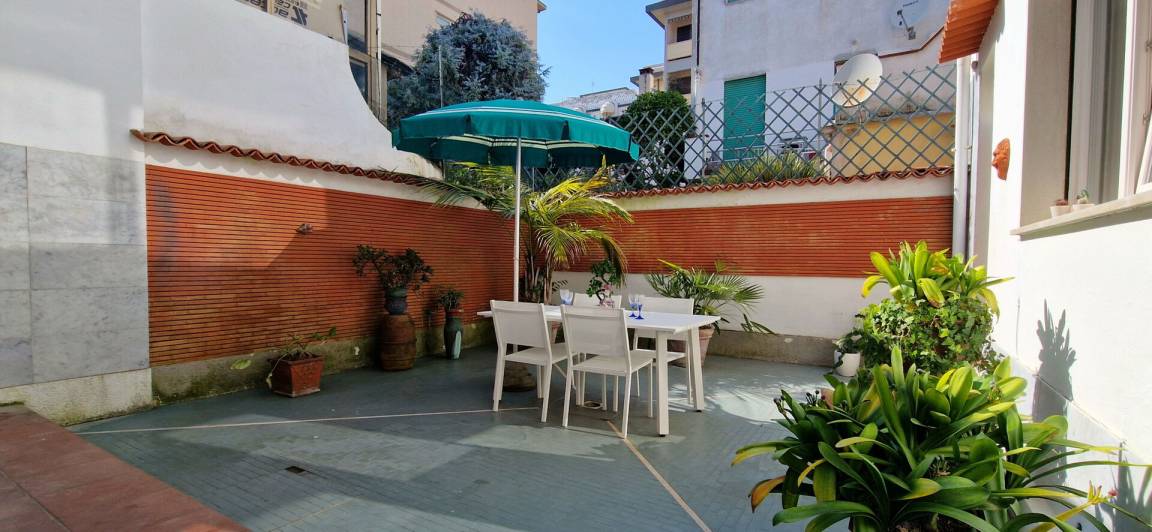 80 M² Appartement ∙ 2 Slaapkamers ∙ 4 Gasten - Viareggio