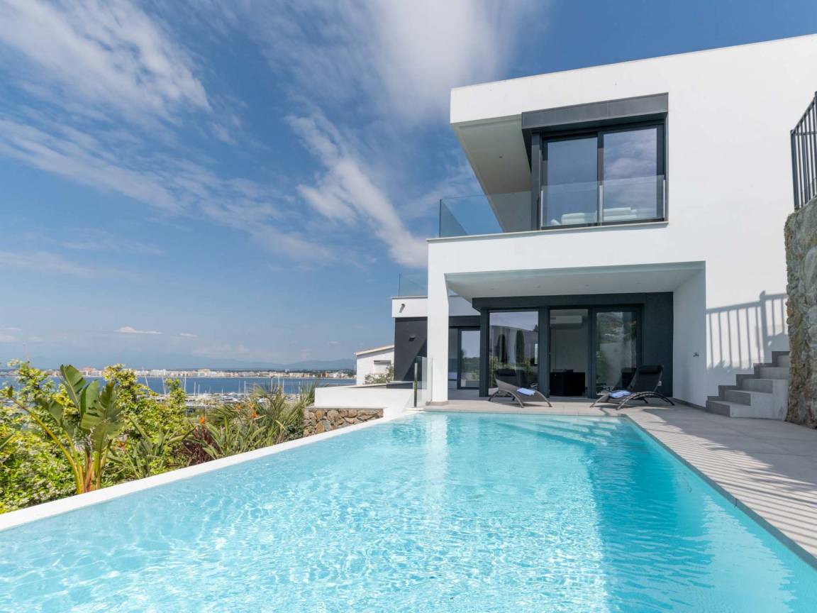 145 M² House ∙ 4 Bedrooms ∙ 8 Guests - Cadaqués