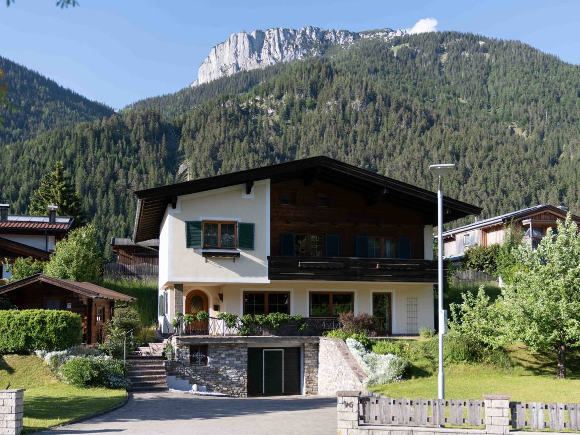160 M² Chalet ∙ 5 Bedrooms ∙ 9 Guests - Lofer