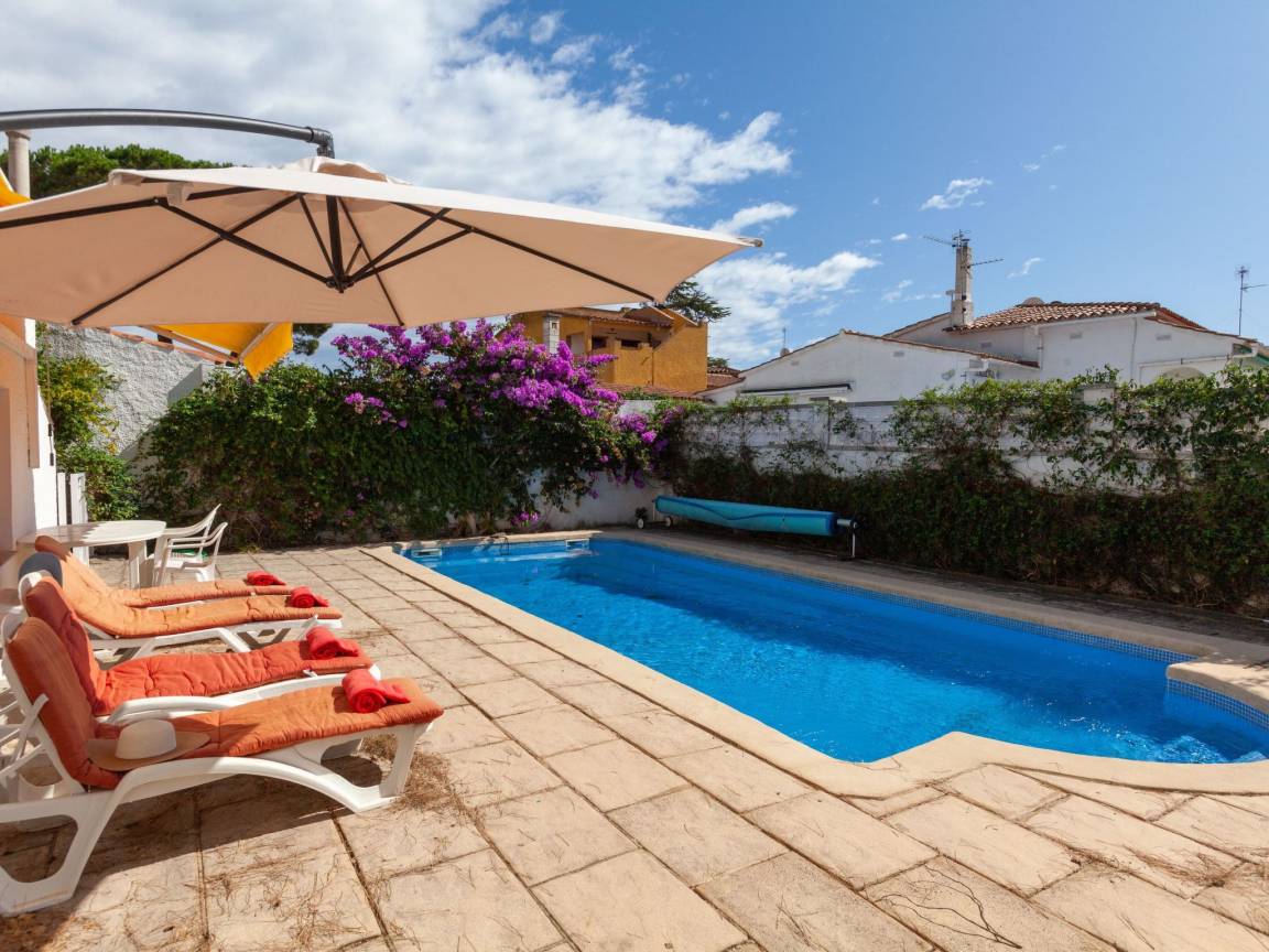 85 M² Maison De Vacances ∙ 3 Chambres ∙ 6 Personnes - L'Escala